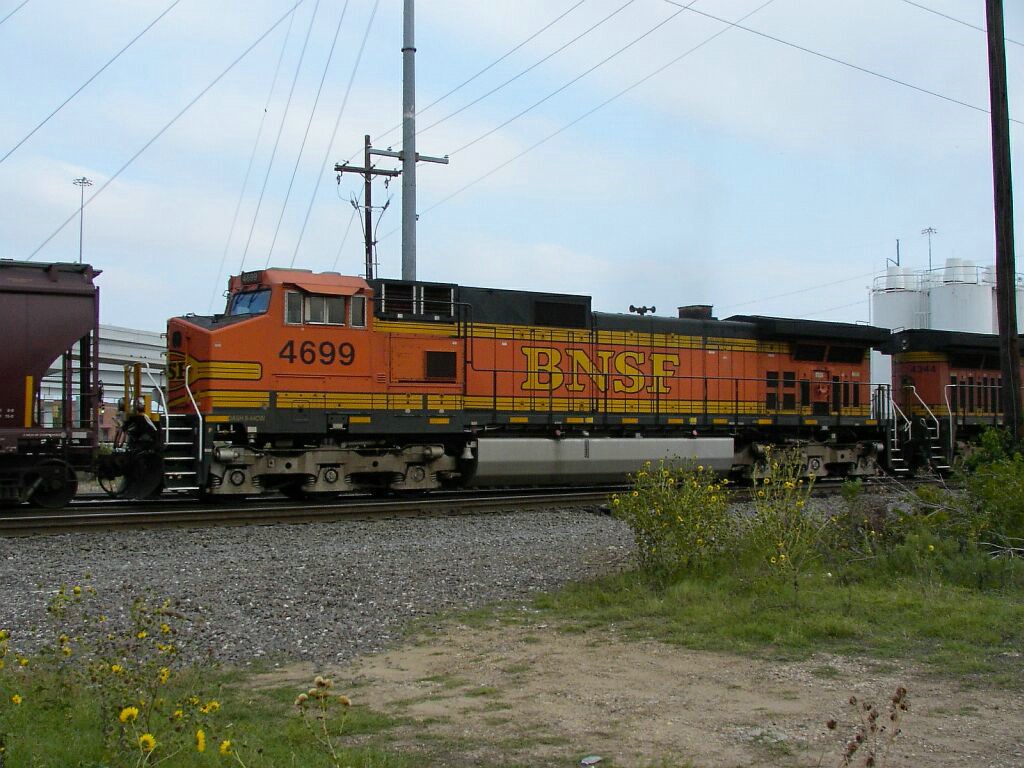 BNSF 4699